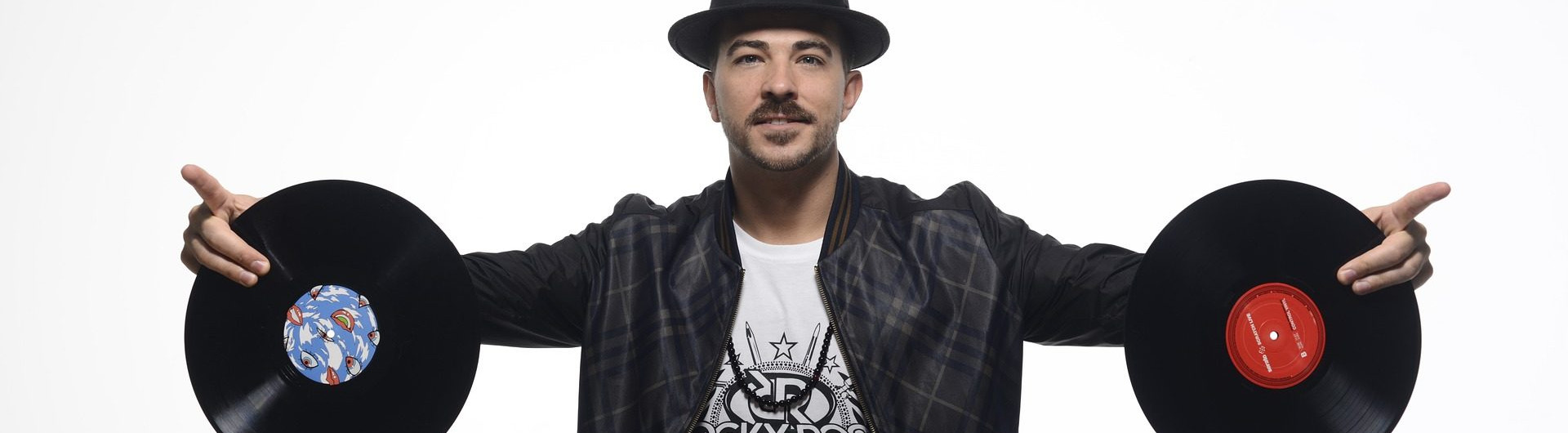 MUSICALIZADORES DE TANGO – DJ´s – Todo lo que necesitás es Tango